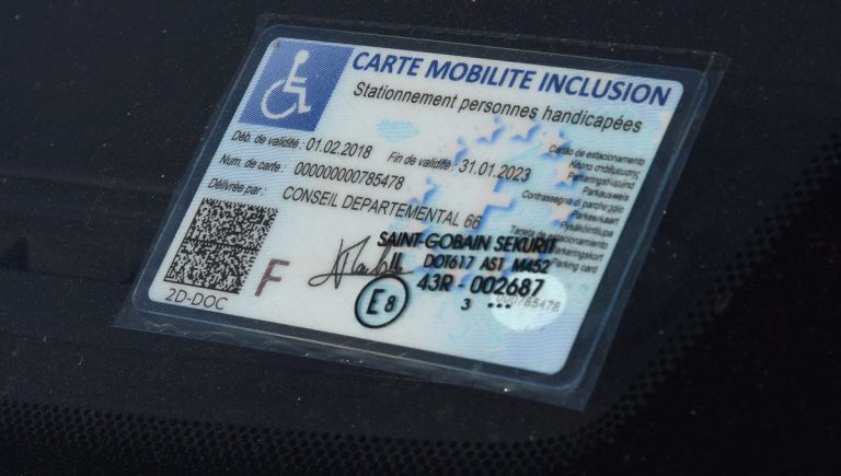 Comment enregistrer sa carte de stationnement handicapé
